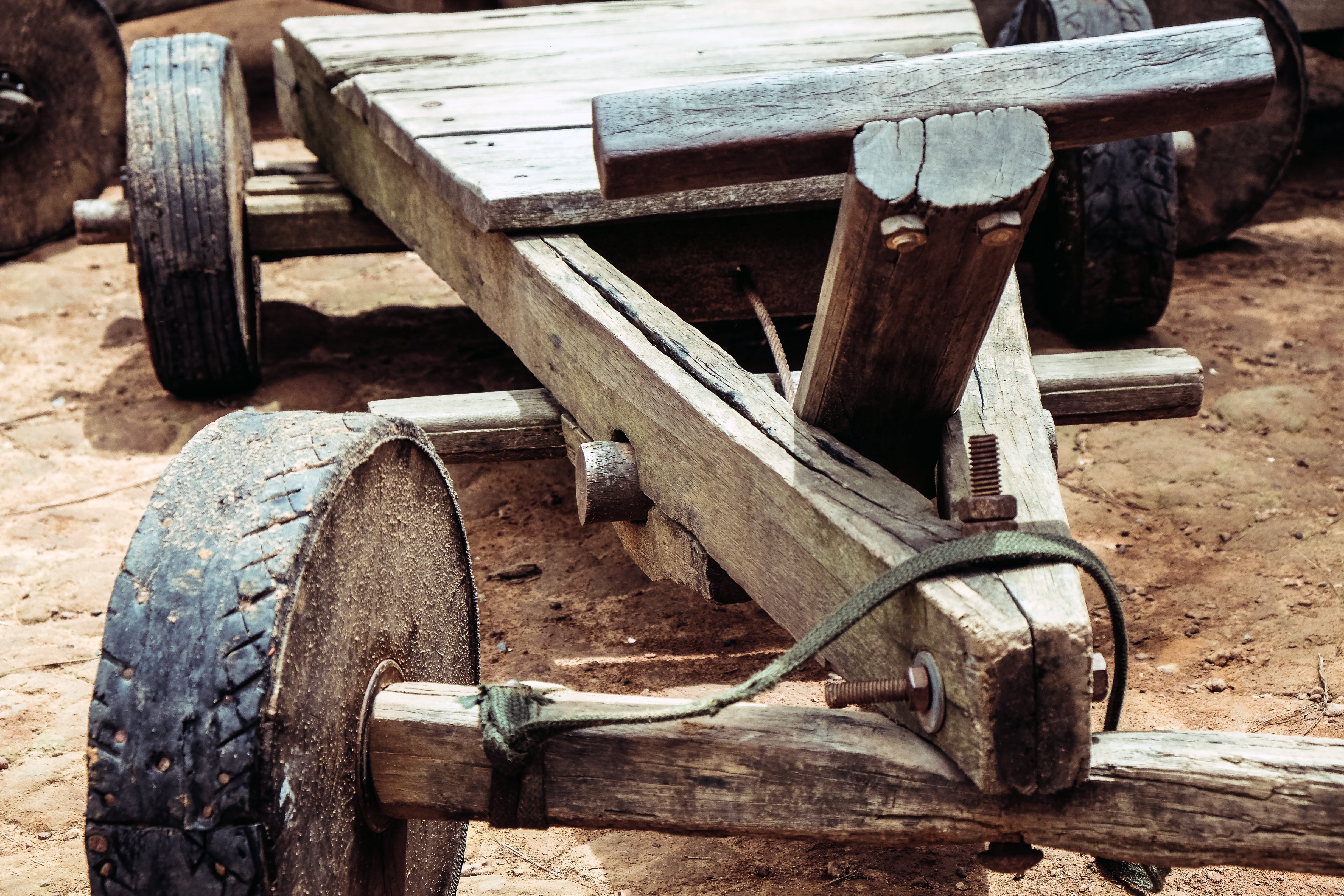 The King of Ancient Siege Warfare: The Catapult — Fire and Steel